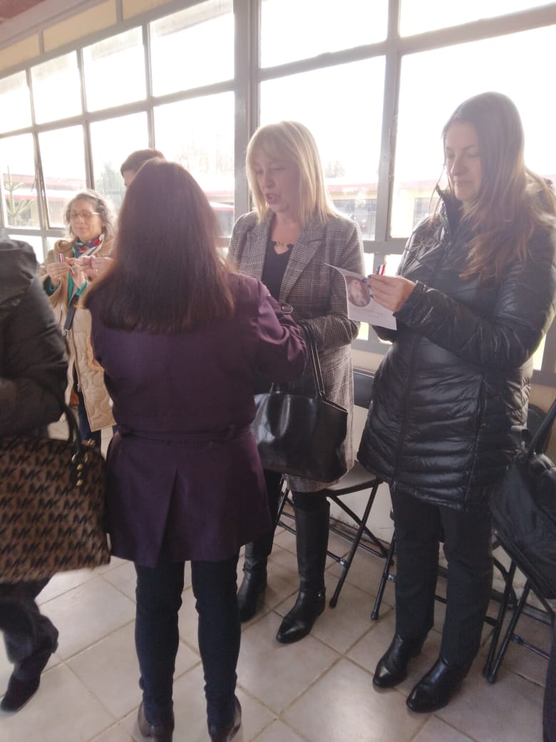 Ex apoderada del colegio exhibe impresionante muestra de pinturas ...