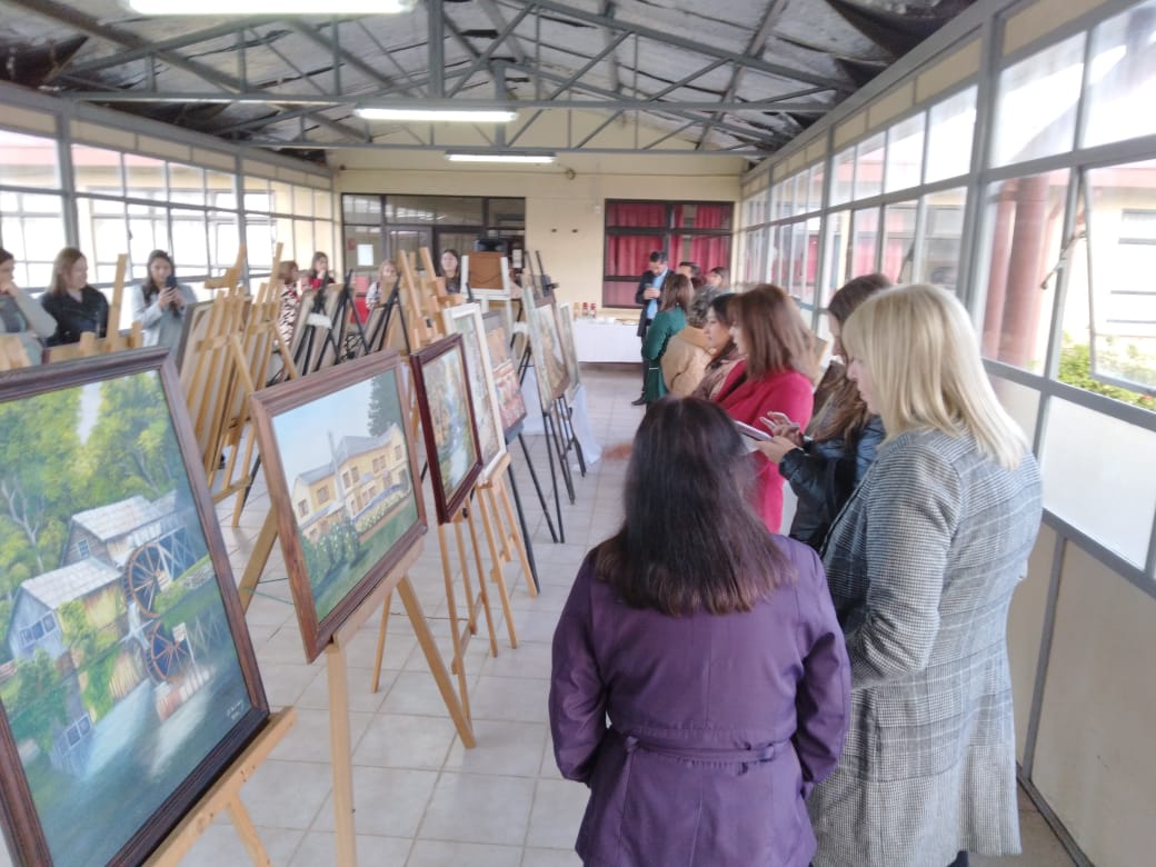 Ex apoderada del colegio exhibe impresionante muestra de pinturas ...